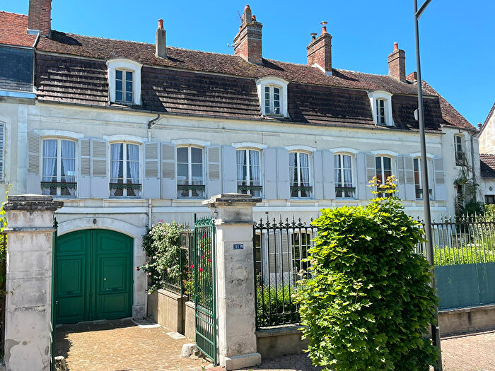 Maison à vendre - Saint-Florentin - 8 pièces - 6 chambres