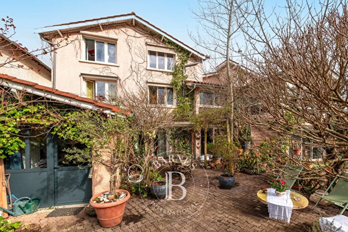 Maison à vendre - Montanay - 9 pièces - 9 chambres