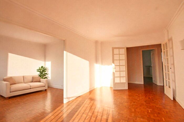 Appartement à louer - Noyer Doré-Pajeaud-Fontaine Michalon, Antony - 3 pièces - 2 chambres