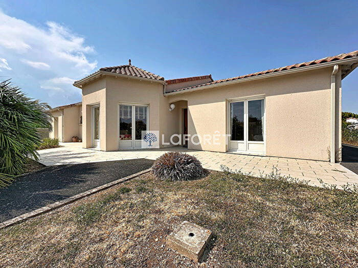 Neuville-de-Poitou : Maison 6 pièces à vendre