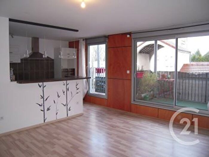 Appartement à louer - Sainte-Savine - 3 pièces - 2 chambres