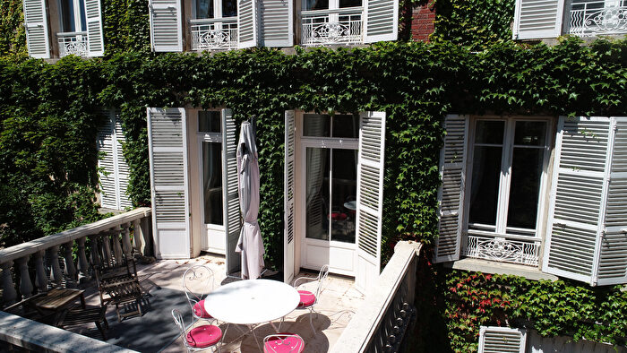 Maison 10 pièces à Château-Thierry, Les Chesneaux, à vendre