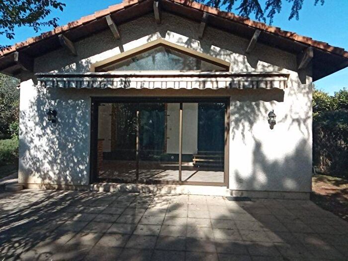 Maison à louer - Saint-Pierre-de-Chandieu - 6 pièces - 3 chambres