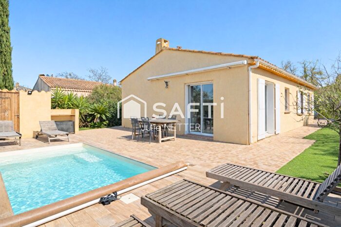 Maison à vendre - Roquebrune-sur-Argens, Village - 5 pièces - 4 chambres