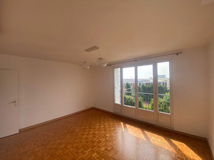 Appartement 3 pièces à Courbevoie, Marceau République, à louer