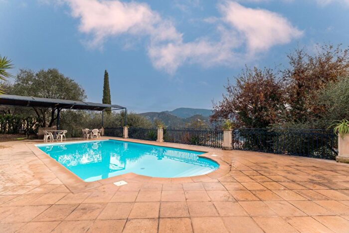 Maison à vendre - Le Broc - 8 pièces - 6 chambres