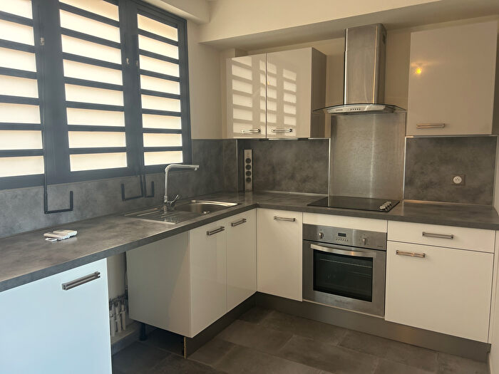 Appartement à louer - Saint-Pierre, Centre-ville - 2 pièces - 1 chambre