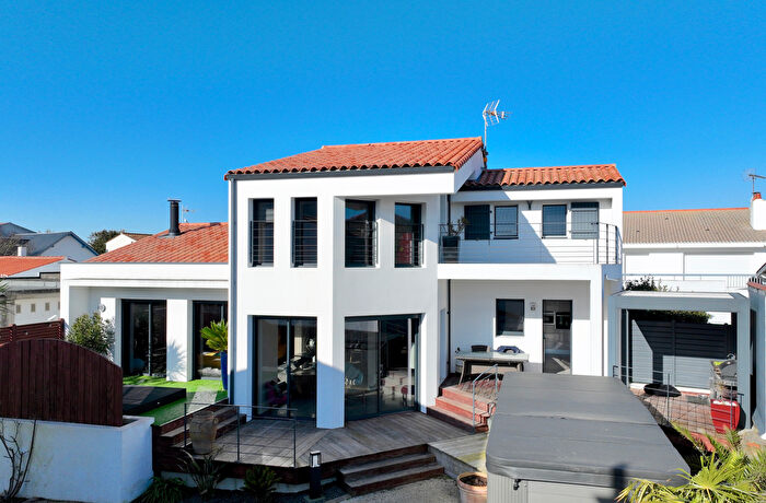 Maison à vendre - Saint-Gilles-Croix-de-Vie - 7 pièces - 4 chambres