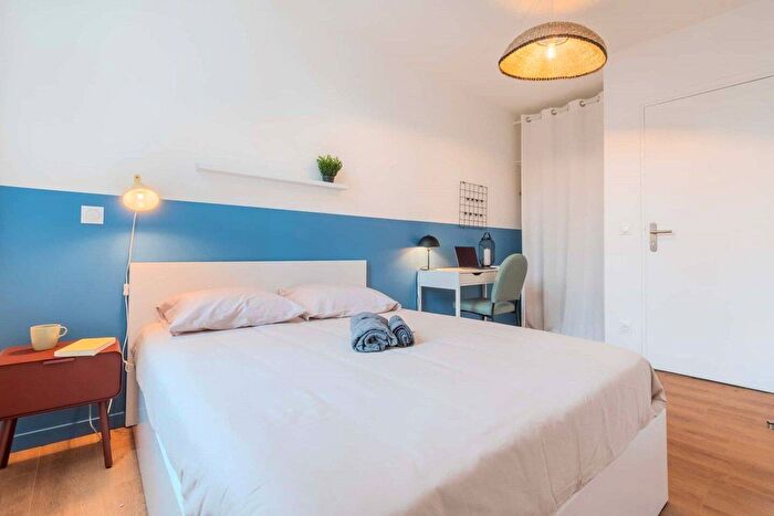 Appartement à louer - Centre-Neuf Bourg-Quesnoy-Delsaux-Musée-Cannoniers-Gare, Valenciennes - 1 pièce