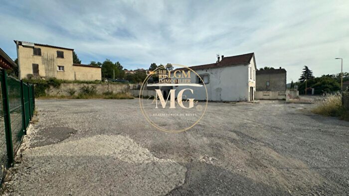 Maison 9 pièces à Saint-Julien-les-Rosiers, à vendre
