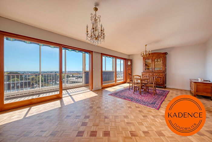 Appartement à vendre - Quartiers Nord-Est, Jeanne dArc - 6 pièces - 4 chambres
