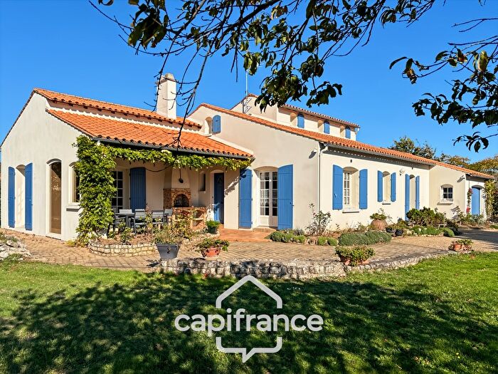 Maison à vendre - Fontaines - 6 pièces - 4 chambres