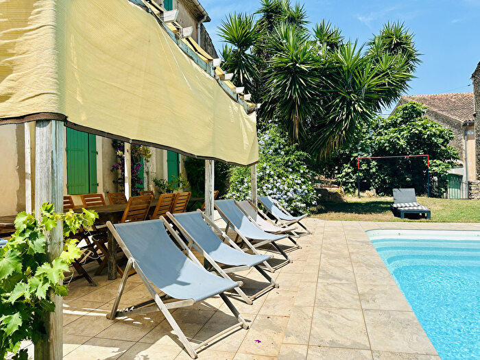 Maison à vendre - Montredon-des-Corbières - 8 pièces - 5 chambres