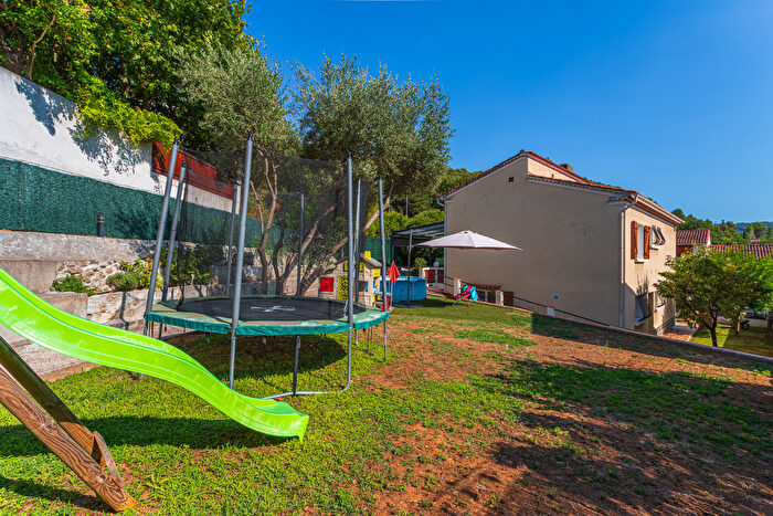 Maison à vendre - Solliès-Toucas - 5 pièces - 3 chambres