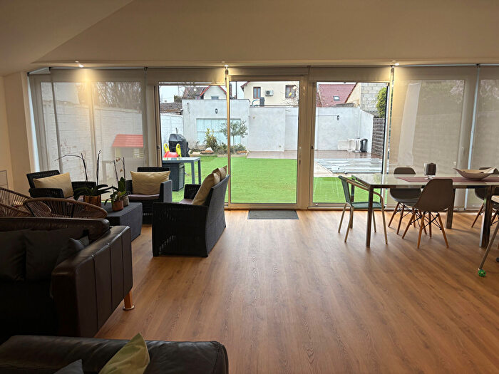 Maison à louer - Savigny-sur-Orge, Plateau - 6 pièces - 4 chambres