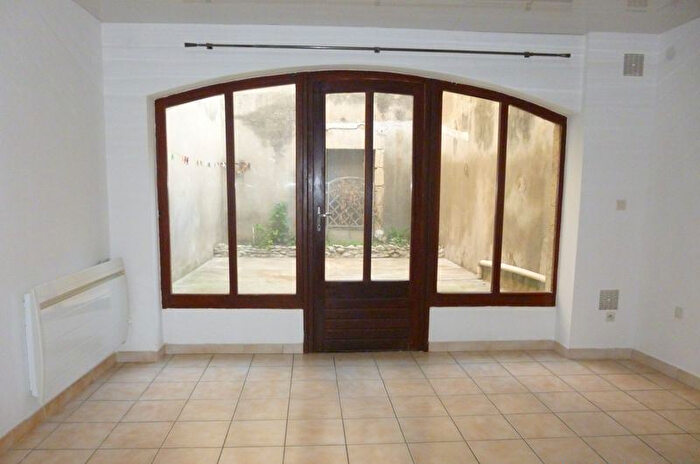 Appartement à louer - Meynes - 3 pièces - 2 chambres