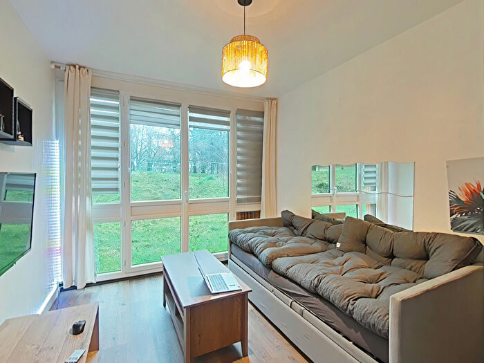 Appartement à louer - Fontenay-le-Fleury, Croix du Mont - 1 pièce - 1 chambre