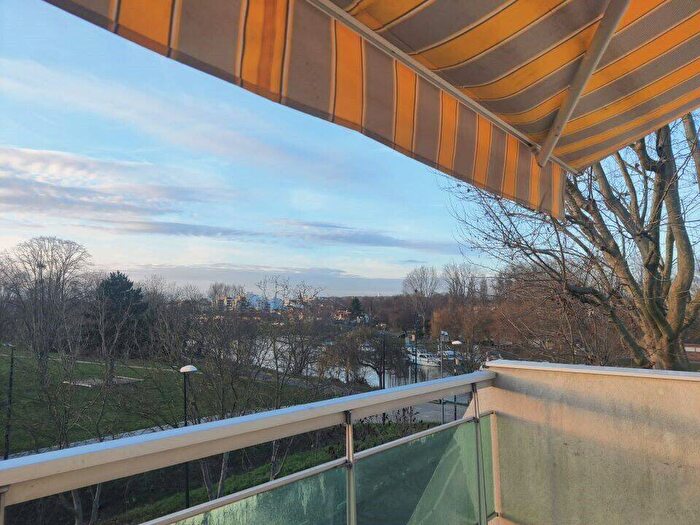 Appartement à louer - Grenouillère-Marnois-Rive de Marne, Noisy-le-Grand - 2 pièces - 1 chambre