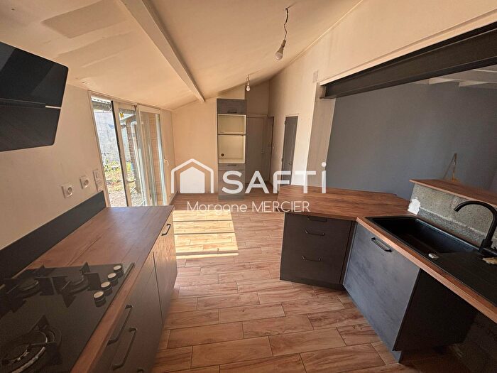 Maison à vendre - Saint-Varent - 5 pièces - 4 chambres