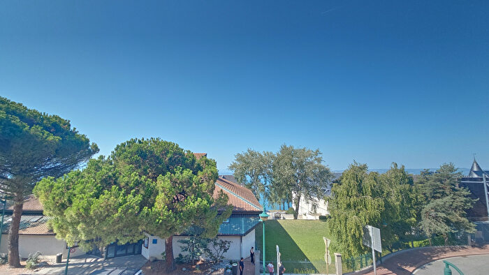 Appartement à vendre - Évian-les-Bains - 4 pièces - 3 chambres