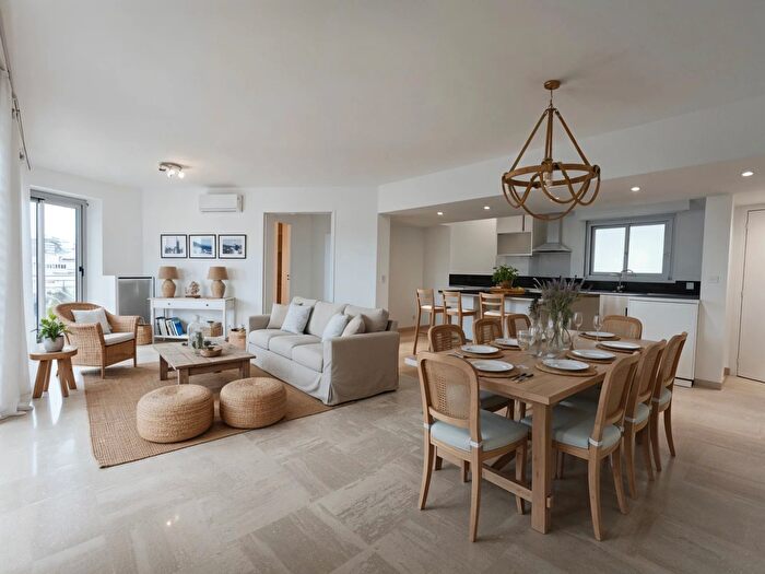 Appartement à louer - Cannes, Centre-ville - 3 pièces - 2 chambres