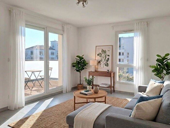 Appartement à louer - Centre, Décines-Charpieu - 3 pièces - 2 chambres