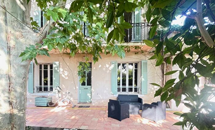 Maison à vendre - Marseille e , La Timone - 9 pièces - 7 chambres