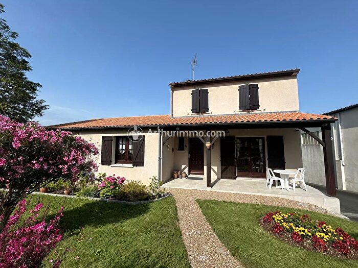 Maison à vendre - Saint-Jean-dAngély - 6 pièces - 4 chambres