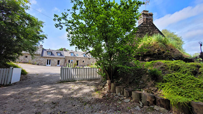 Maison à vendre - Le Haut-Corlay - 9 pièces - 5 chambres