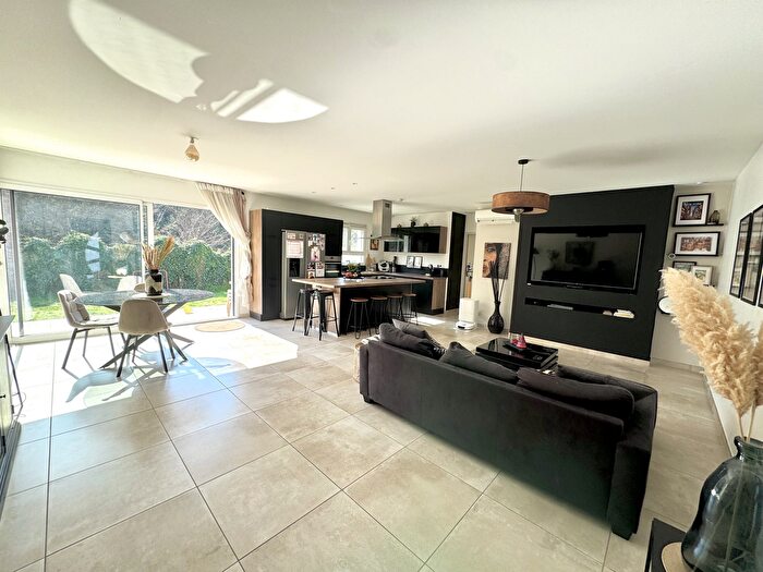 Maison à vendre - Carpentras - 6 pièces - 4 chambres