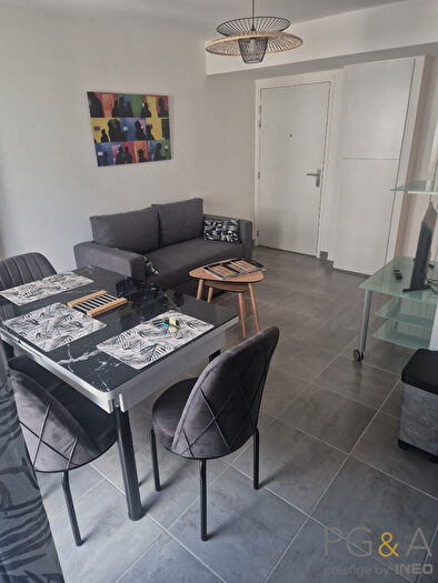 Appartement à louer - Quartiers Nord-Est, Jeanne dArc - 2 pièces - 1 chambre