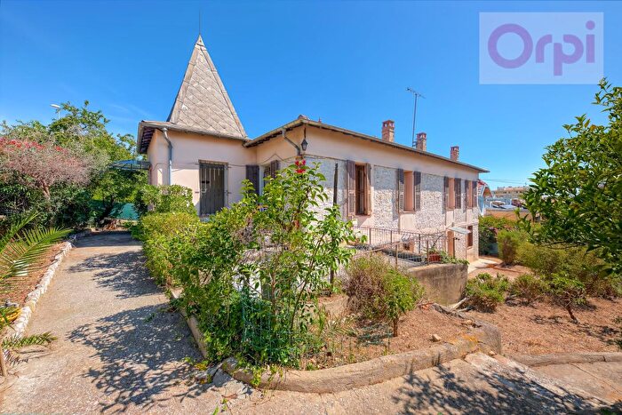 Maison 10 pièces à Saint-Laurent-du-Var, Galinières, Pomarels, à vendre