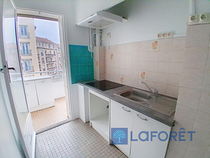 Appartement à louer - Toulon, Saint-Roch - 4 pièces - 3 chambres