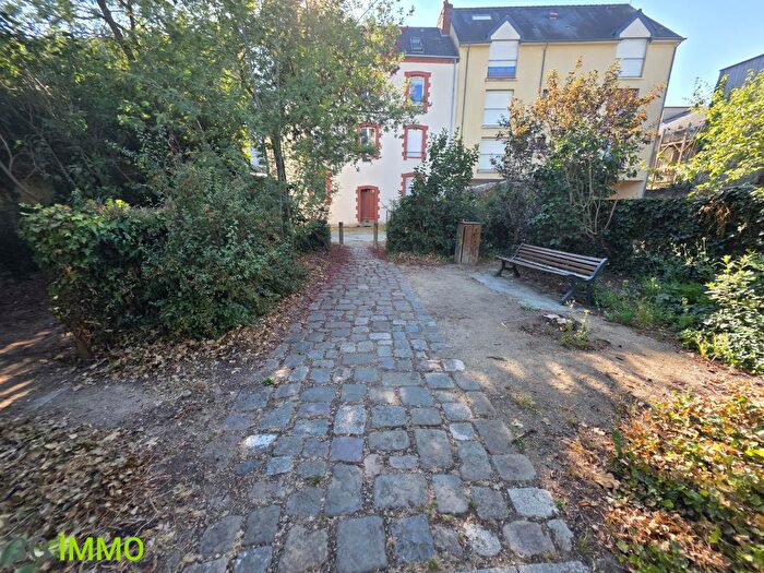 Quartiers Ouest, Arsenal, Redon : Appartement 1 pièce à vendre