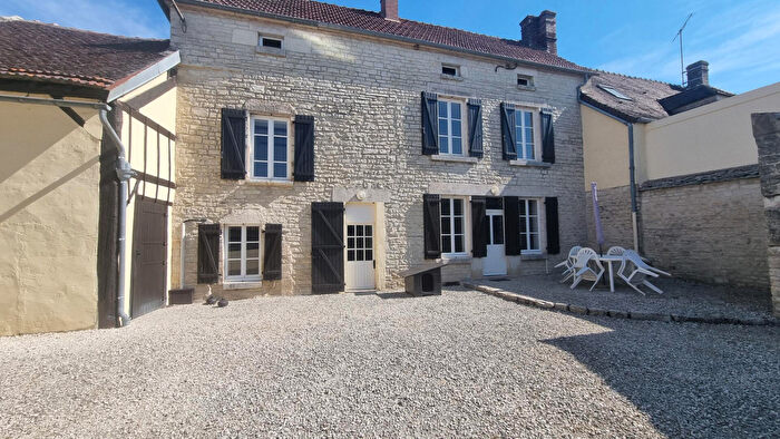 Maison à vendre - Moulins-en-Tonnerrois - 7 pièces - 4 chambres