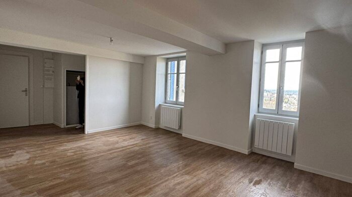Appartement 4 pièces à Thiers, à louer