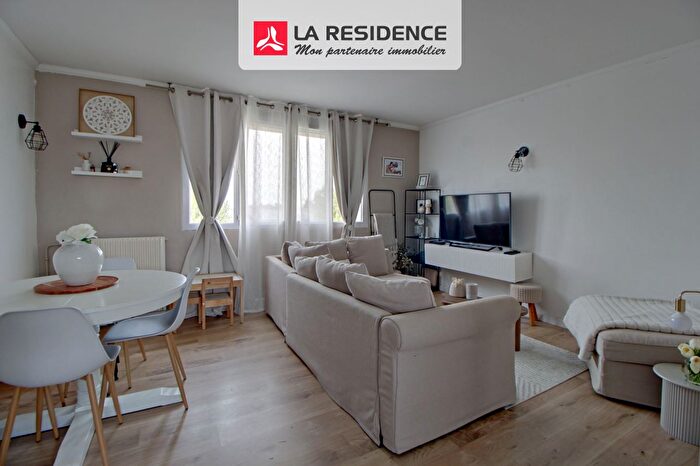 Appartement à vendre - Les Clayes-sous-Bois, Centre-ville - 3 pièces - 2 chambres