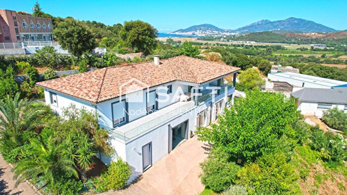 Maison à vendre - Bastelicaccia - 9 pièces - 6 chambres