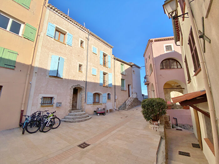 Maison à vendre - Revest-les-Roches - 10 pièces - 7 chambres