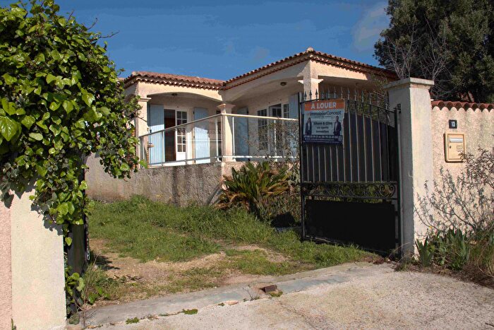 Maison à louer - Martigues, Laurons, Carro, La Couronne, Croix-Sainte - 6 pièces - 4 chambres
