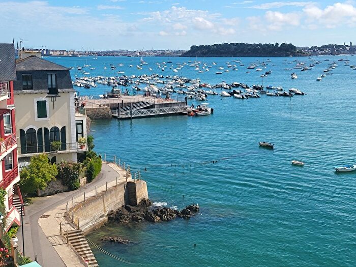 Maison à vendre - Dinard, Centre-ville, Plage de lEcluse, Pointe du Moulinet - 10 pièces - 5 chambres