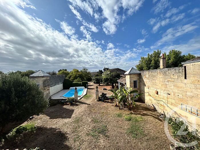 Maison à vendre - Saint-Médard-de-Guizières - 8 pièces - 4 chambres