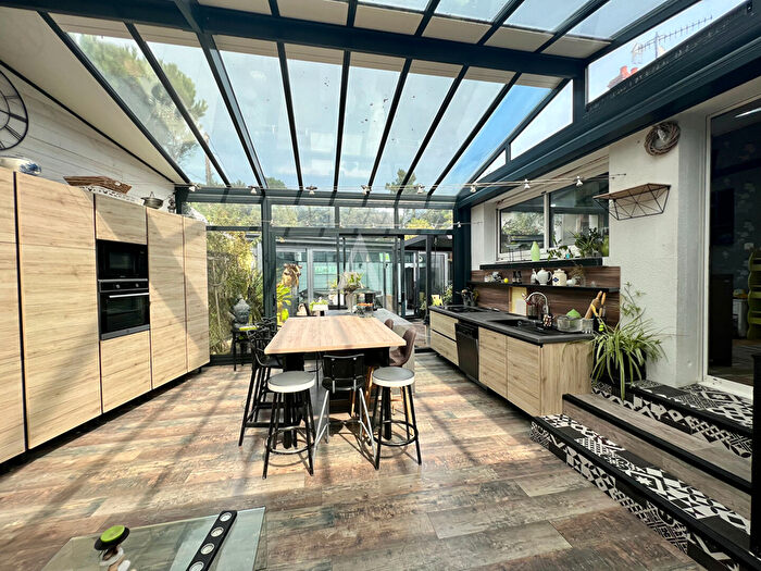 Maisons à vendre et appartements à louer - 1