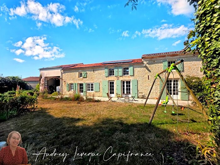 Saint-Saturnin-du-Bois : Maison 8 pièces à vendre