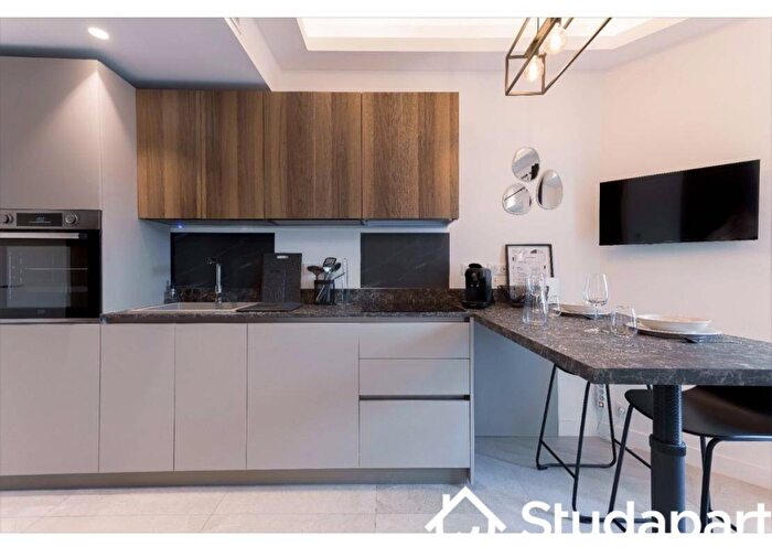 Appartement à louer - Centre-ville, Cannes - 1 pièce