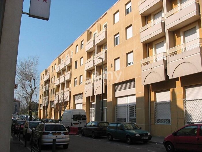 Appartement à louer - La Pionne-Zone dEchange, Avignon - 2 pièces