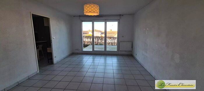 Maison à louer - LIsle-dEspagnac - 4 pièces - 3 chambres