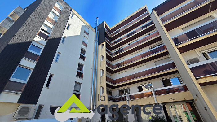 Appartement 4 pièces à Vierzon, Centre-ville, à vendre