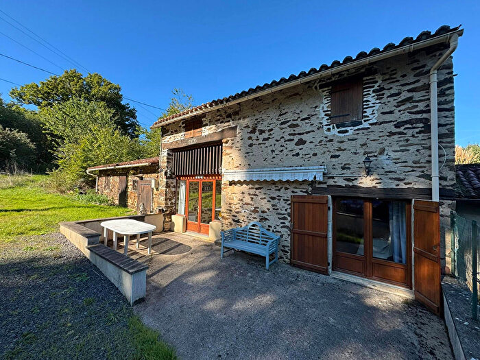 Maison à vendre - Bussière-Poitevine - 6 pièces - 4 chambres