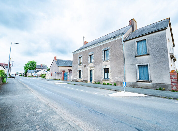 Maison à vendre - Saint-Lambert-du-Lattay - 7 pièces - 5 chambres